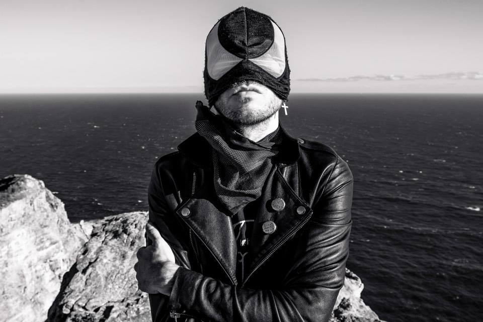 Bob Rifo “suona” per strada e nessuno lo mena | Deer Waves