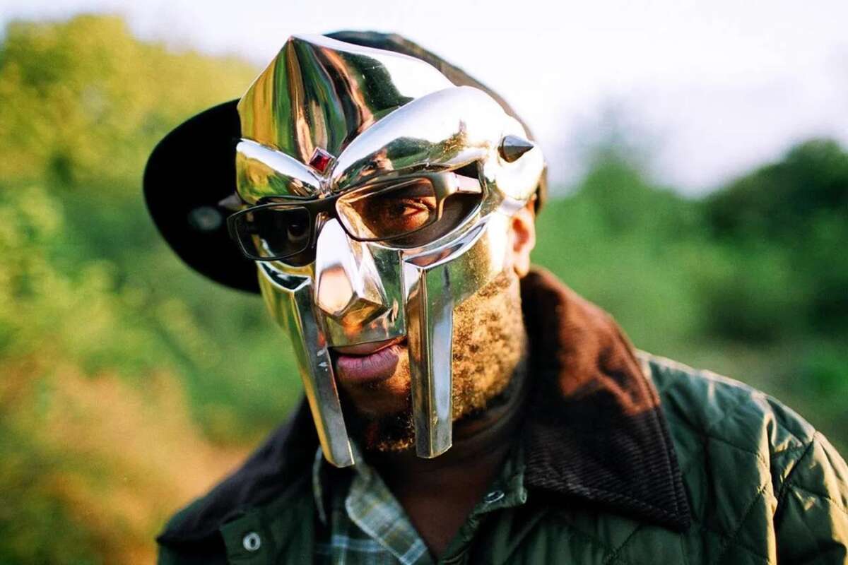 A New York hanno intitolato una strada a MF DOOM | Deer Waves